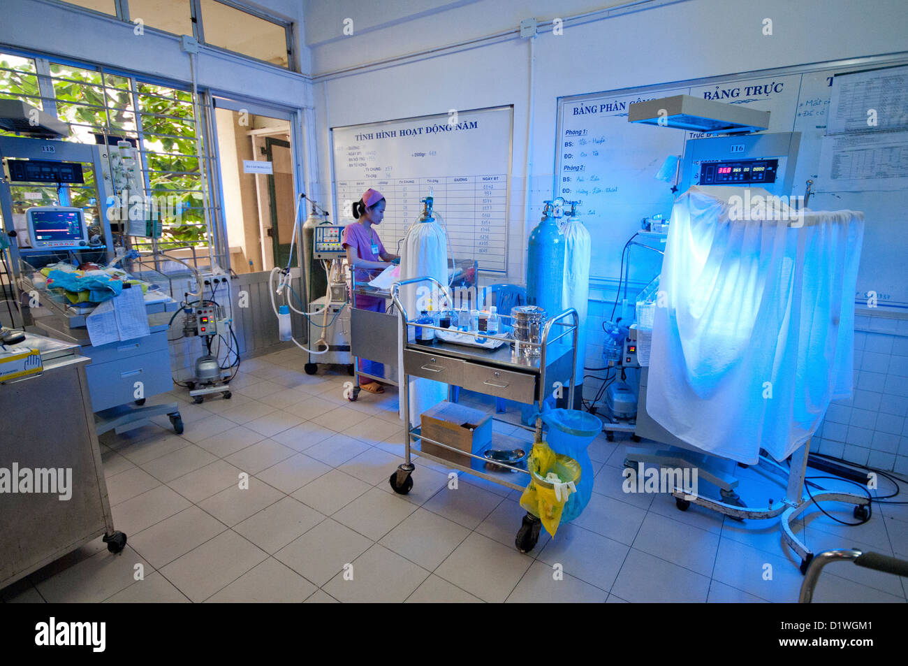 ICU prenatal ward, Danang, Vietnam Stock Photo - Alamy