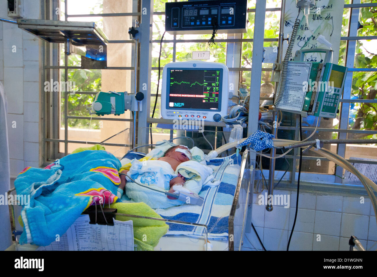 ICU prenatal ward, Danang, Vietnam Stock Photo - Alamy