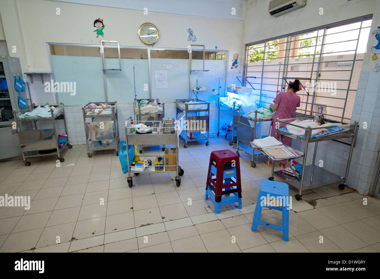 ICU prenatal ward, Danang, Vietnam Stock Photo - Alamy