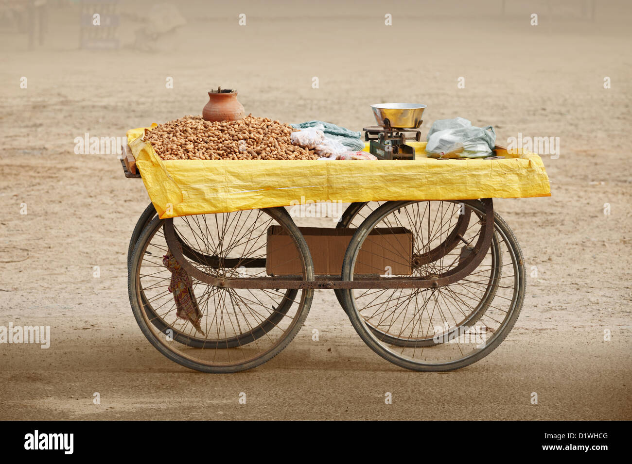 India street food cart hi-res stock photography and images - Alamy