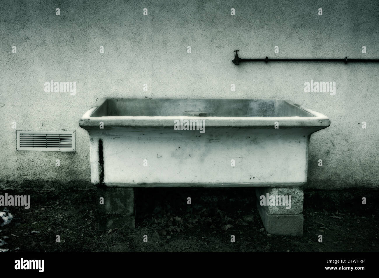 Old wash basin Stock Photo - Alamy