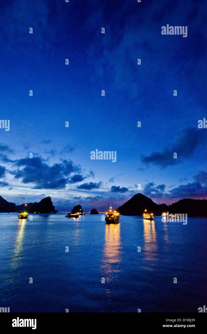 Vietnamese junks on halong bay hi-res stock photography and images - Alamy