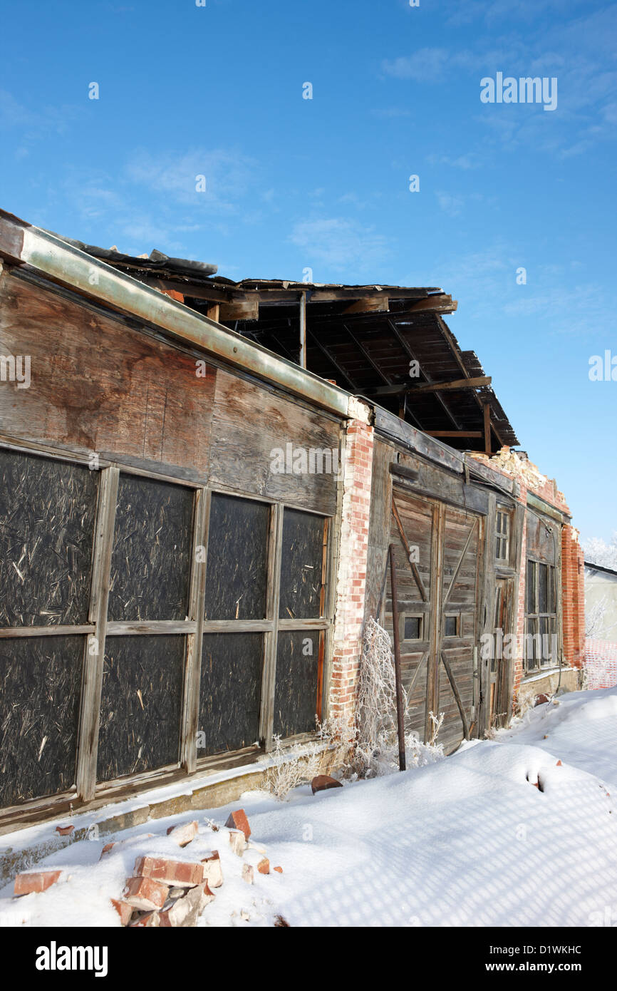 Building falling into disrepair hi-res stock photography and images - Alamy