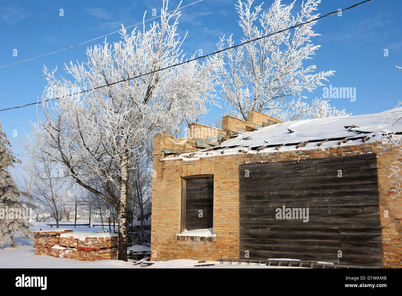 Building in disrepair hi-res stock photography and images - Alamy