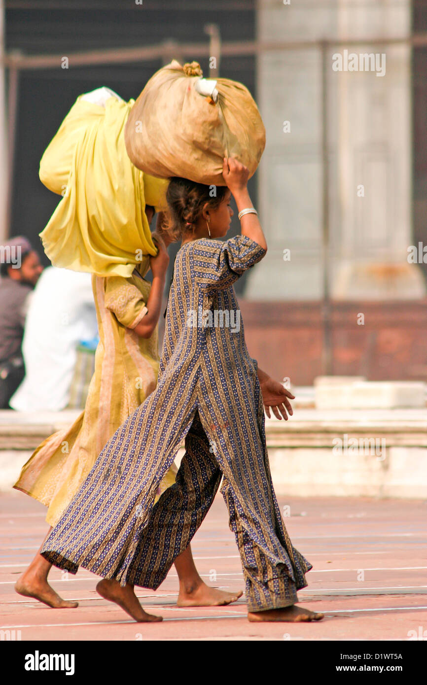 Young girls at the Jama Mashid Mosque in Delhi, India Stock Photo - Alamy