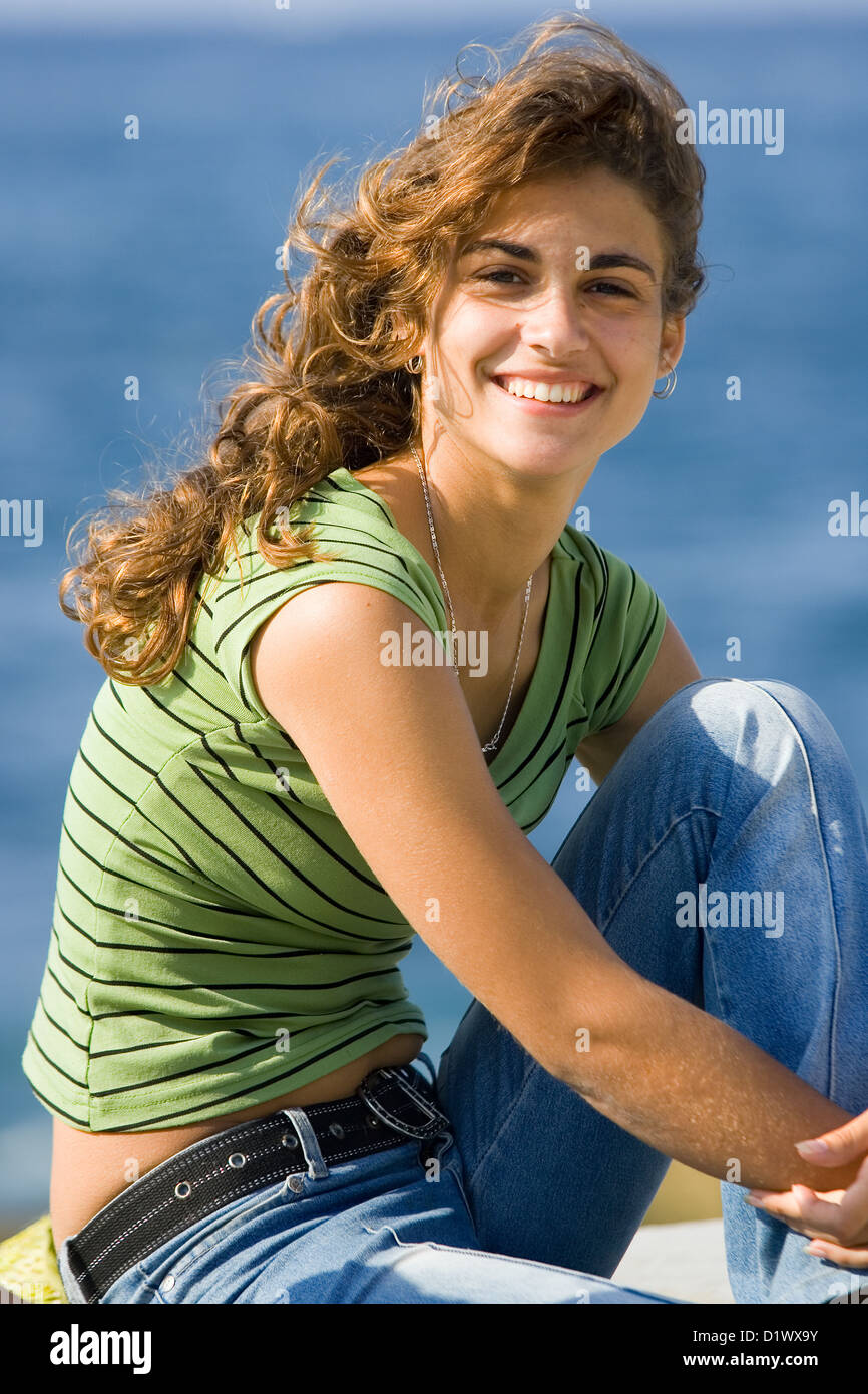 Girl on malecon havana cuba hi-res stock photography and images - Alamy