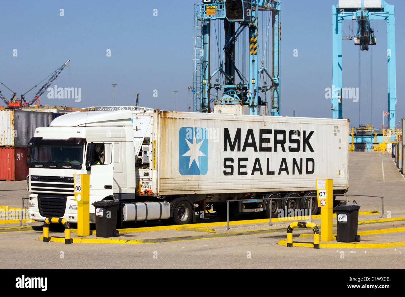 Container trailer terminal port hi-res stock photography and images - Alamy