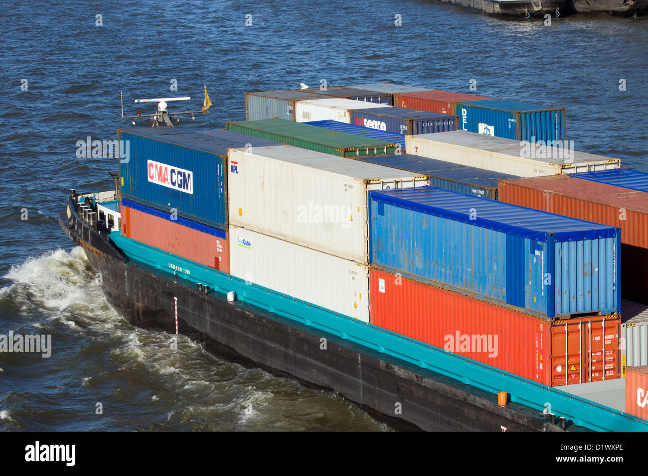 Shipping by boat hi-res stock photography and images - Alamy