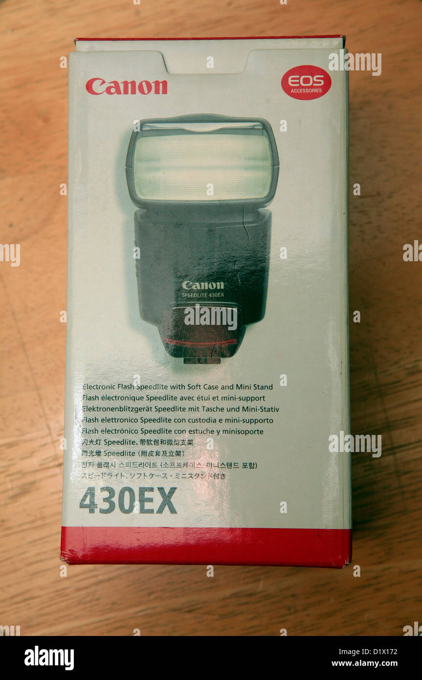 A Canon 430EX camera Flash box Stock Photo - Alamy
