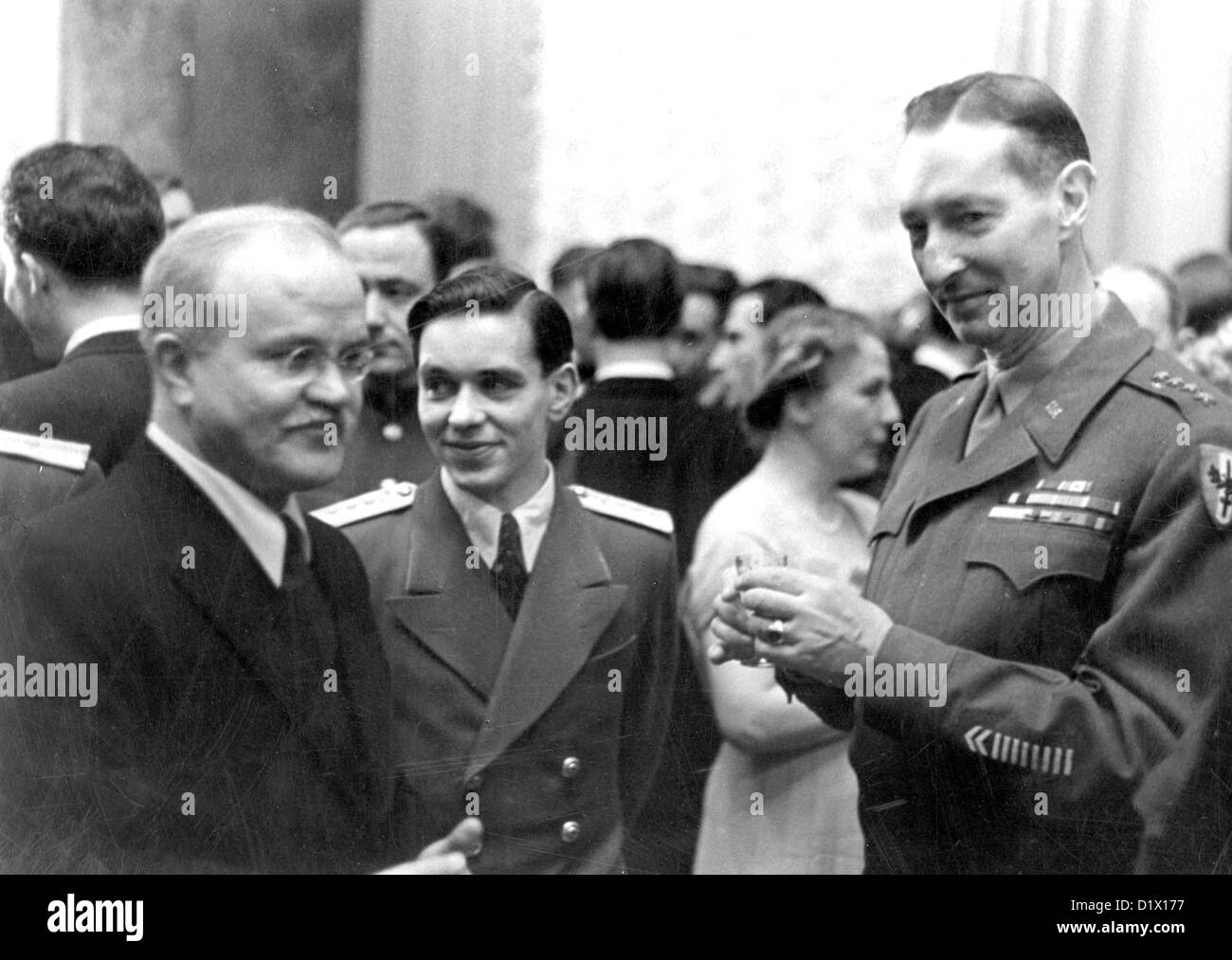 Us general mark clark hi-res stock photography and images - Alamy