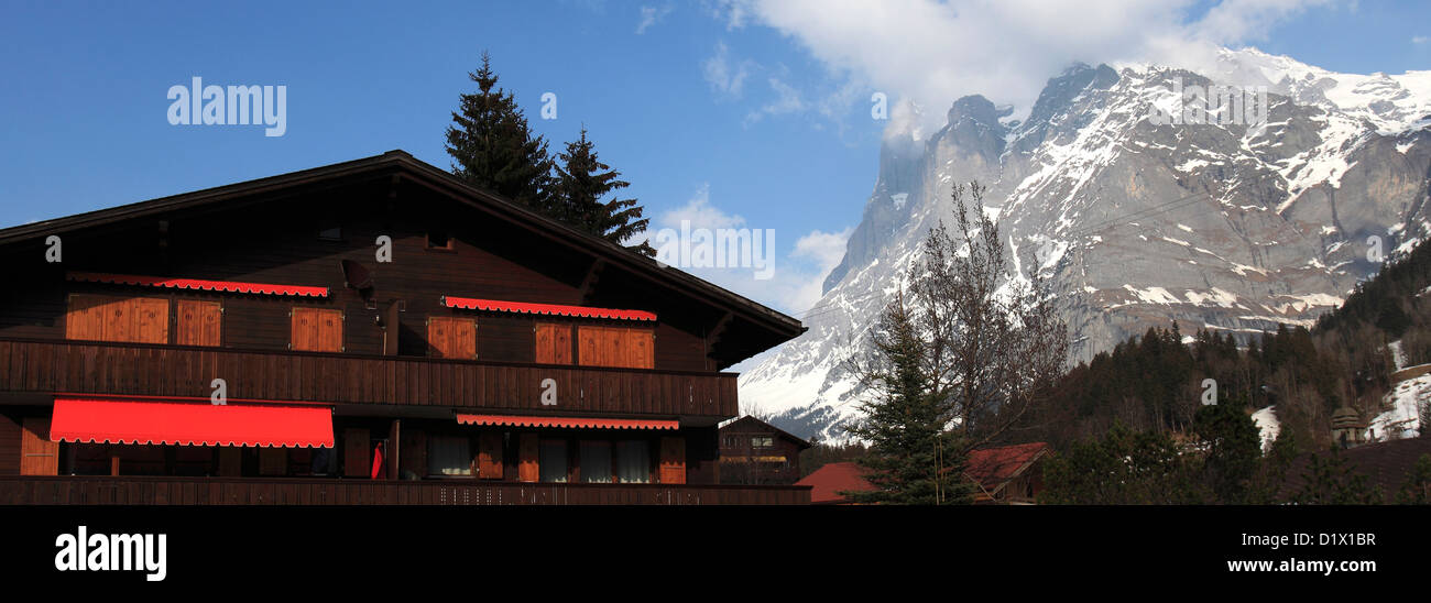 Swiss Chalet homes, ski resort of Grindelwald, Swiss Alps, Jungfrau ...