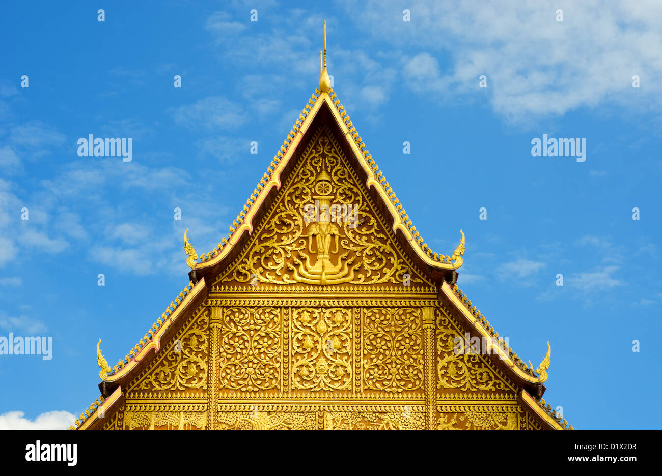 Buddhist temple roof hi-res stock photography and images - Alamy