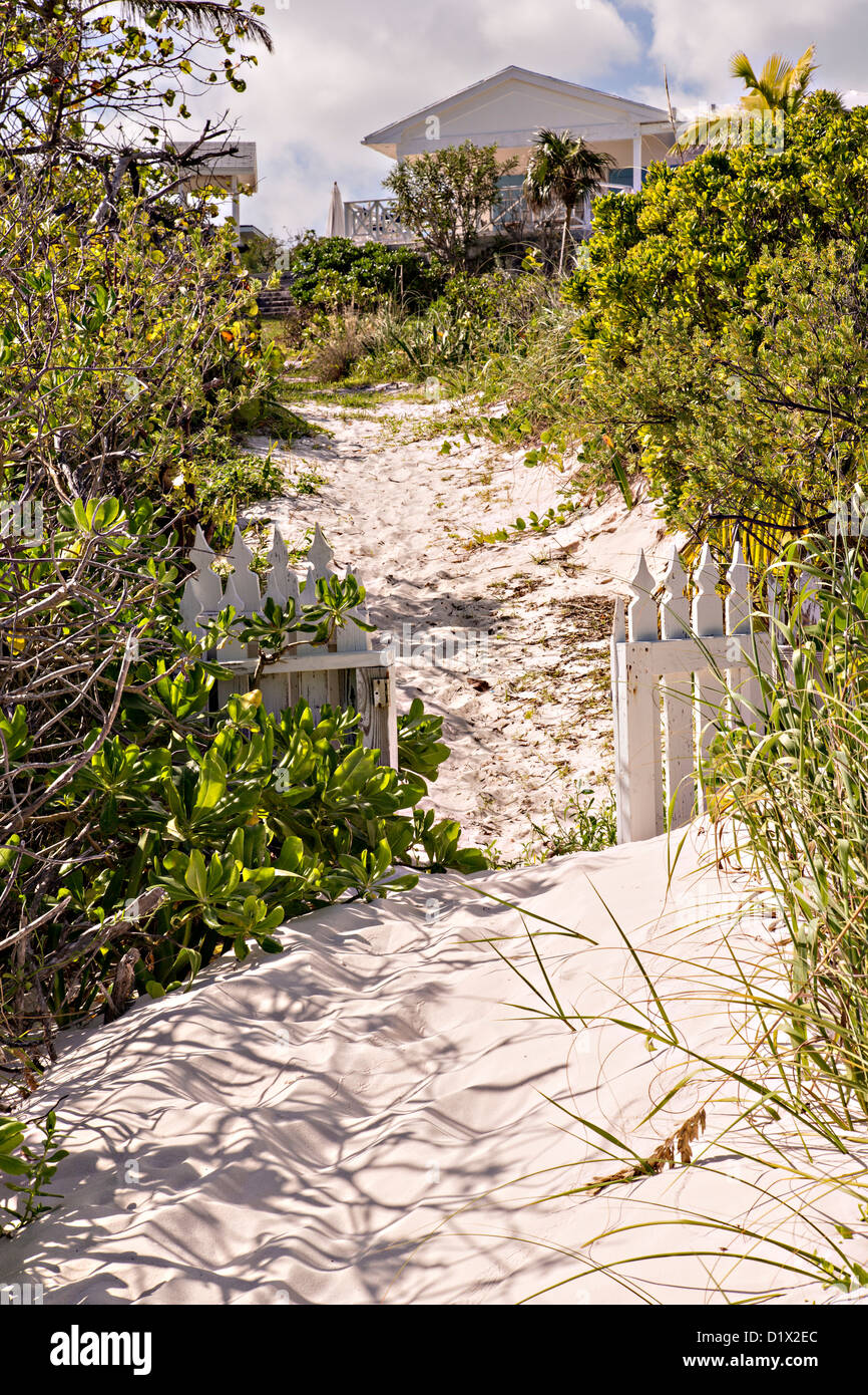 Bahamas beach path cottage hi-res stock photography and images - Alamy