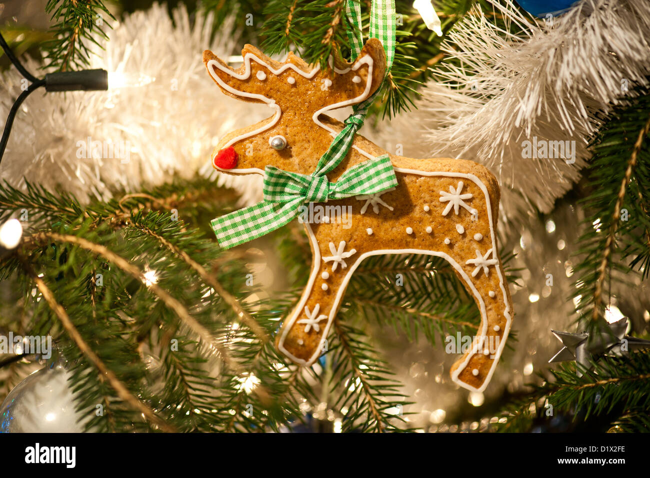 Christmas tree shape gingerbread hi-res stock photography and images ...