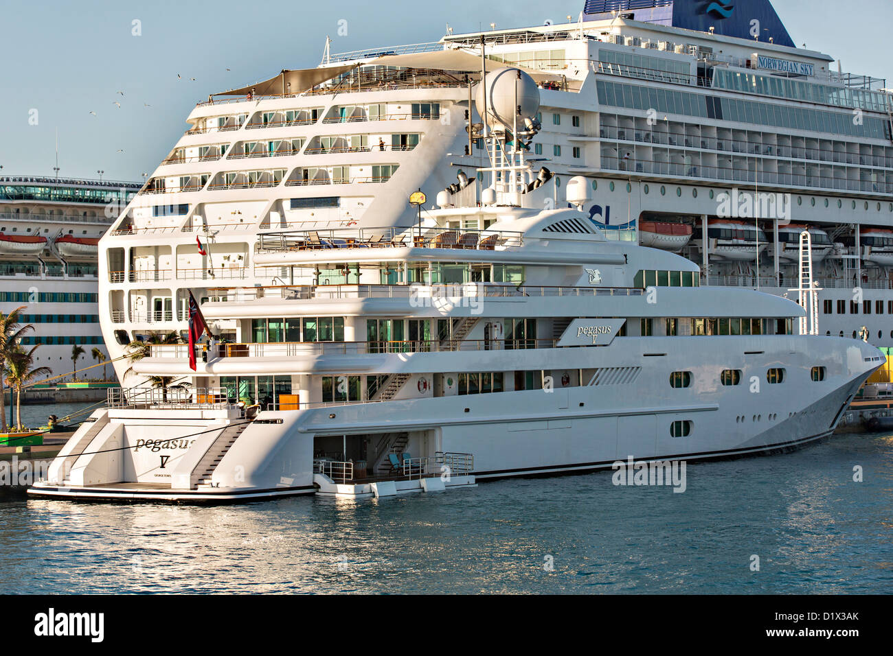 Cruise Ship and private yacht at Prince George Wharf, Nassau, Bahamas ...