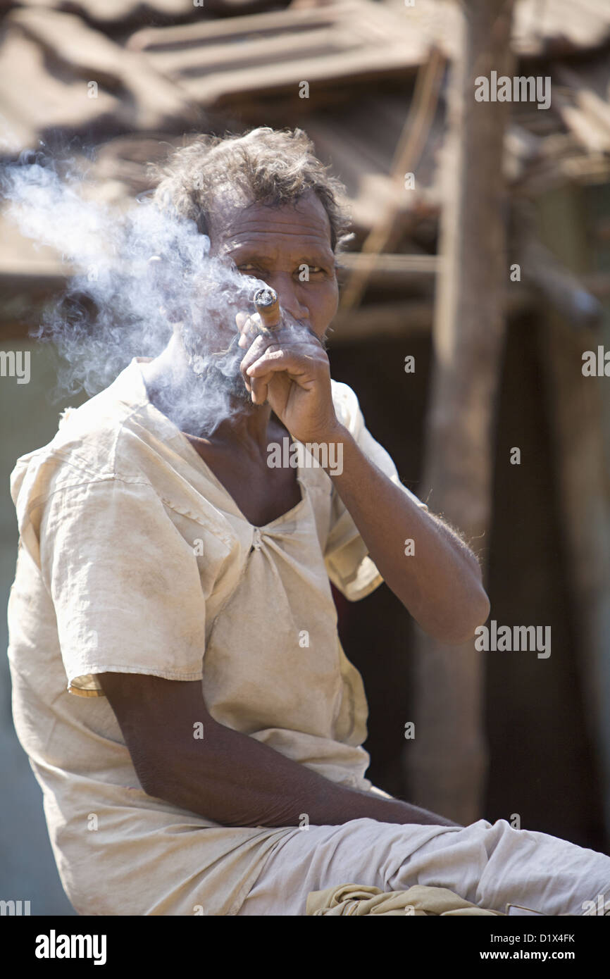 Gond man smoking bidi (Indian cigarette) Khalwa, Madhyapradesh, India ...