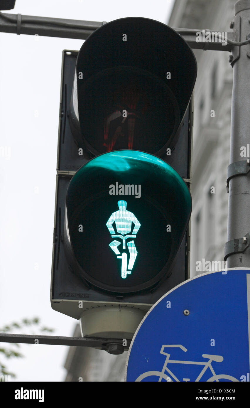 Traffic lights cyclists vienna hi-res stock photography and images - Alamy