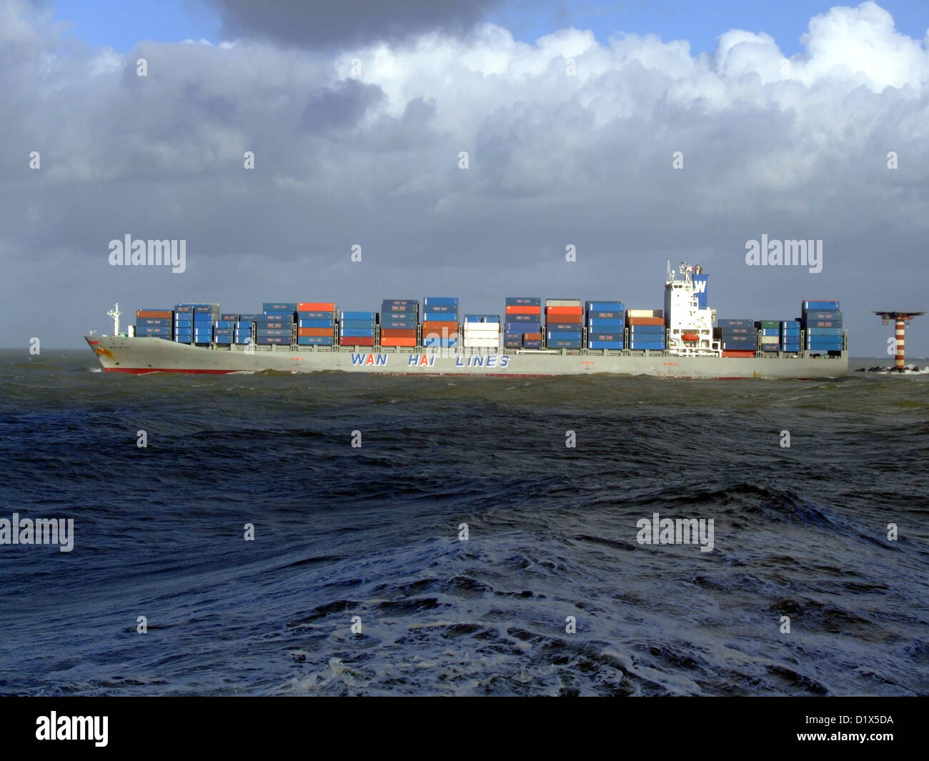 Wan hai container ship hi-res stock photography and images - Alamy
