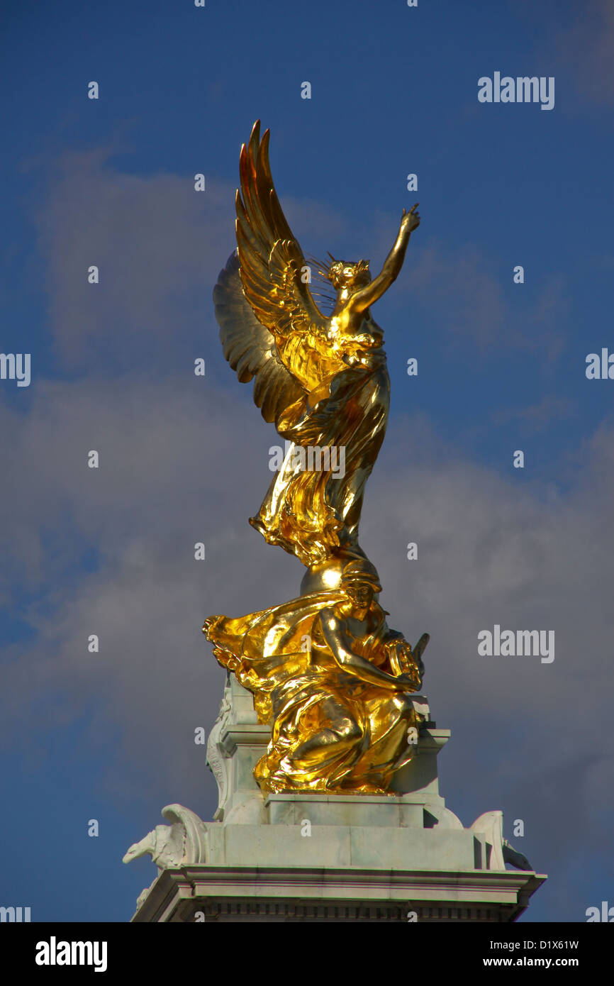 Victory on Victoria Memorial statue Buckingham Palace Stock Photo - Alamy