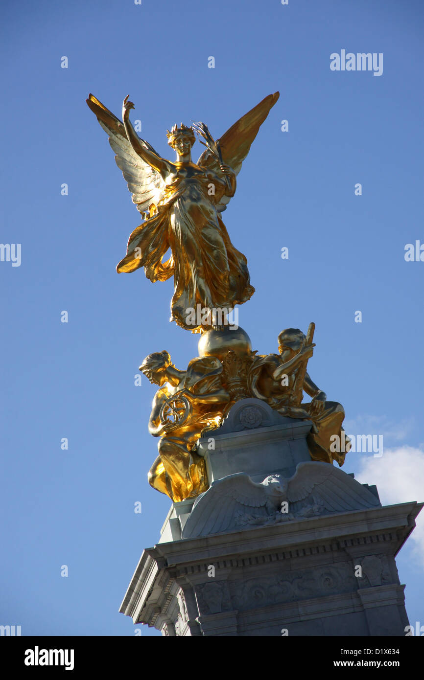 Victory on Victoria Memorial statue Buckingham Palace Stock Photo - Alamy