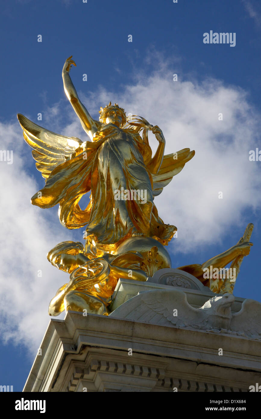 Victory on Victoria Memorial statue Buckingham Palace Stock Photo - Alamy