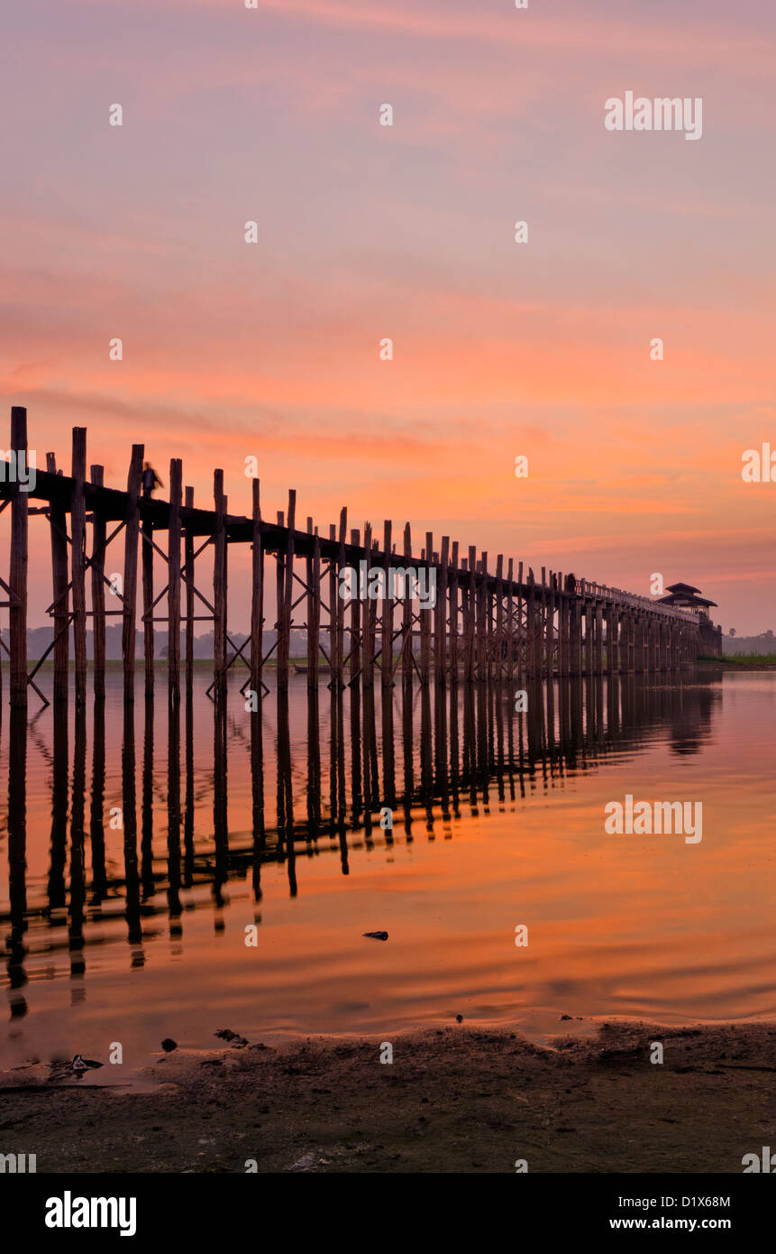 Teak bridge of u bein hi-res stock photography and images - Alamy