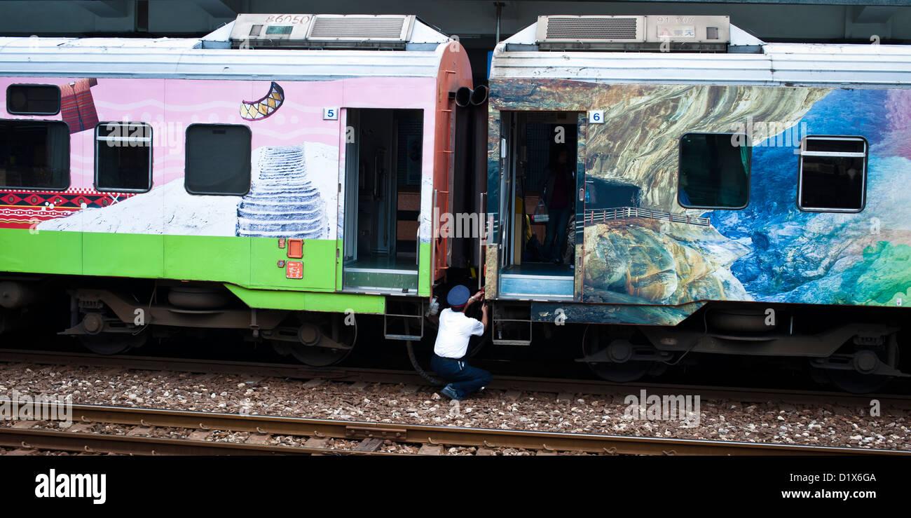 Decouple hi-res stock photography and images - Alamy