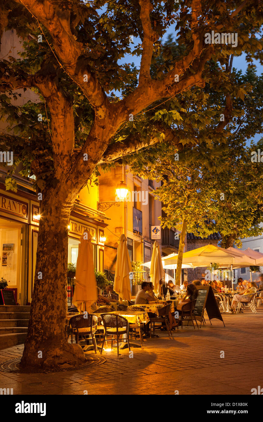 Outdoor cafes hi-res stock photography and images - Alamy