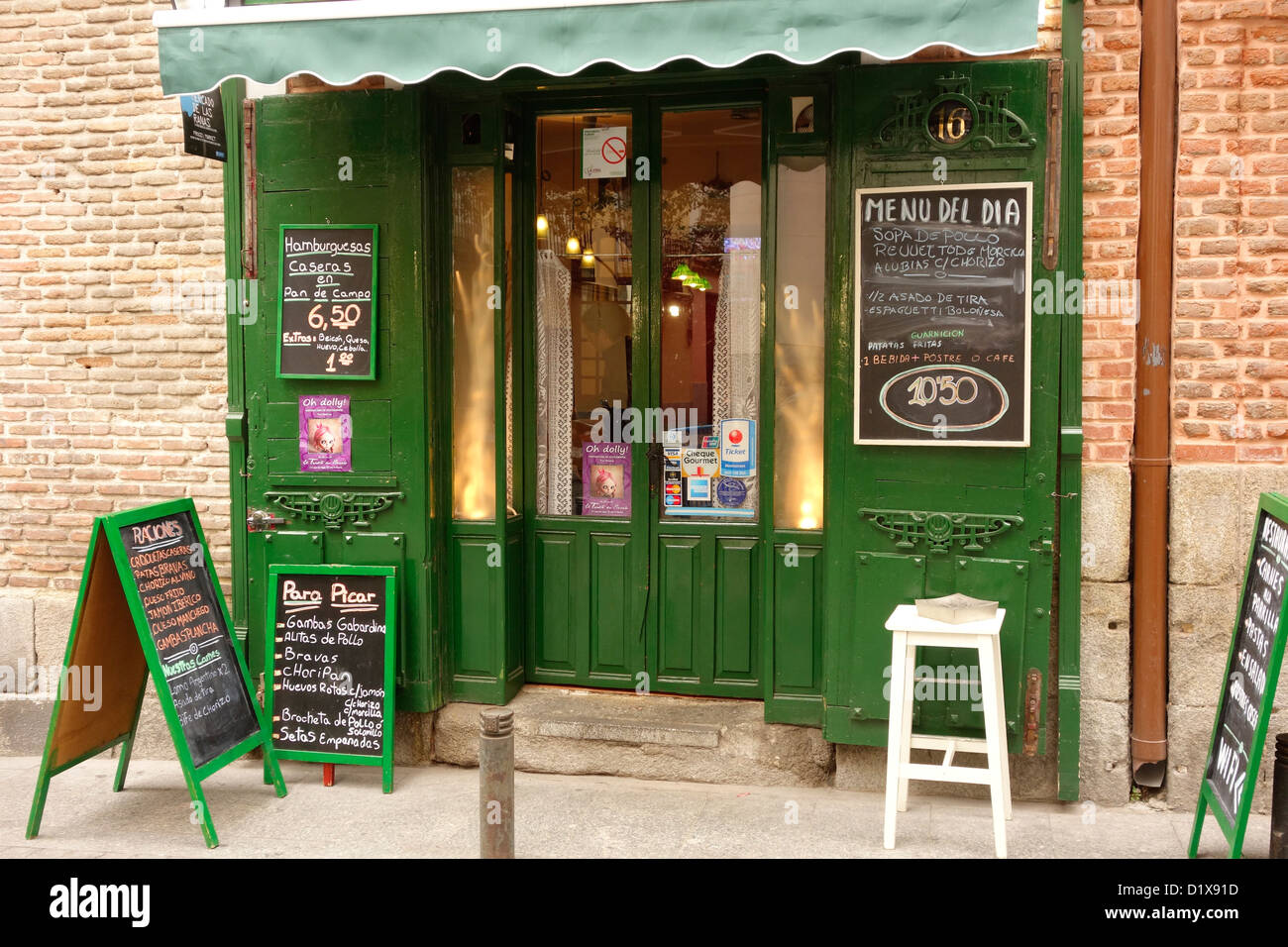 bar madrid spain arts and letters menu restaurant typical Stock Photo ...