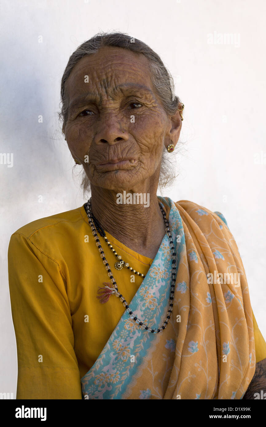 Gond tribe hi-res stock photography and images - Alamy