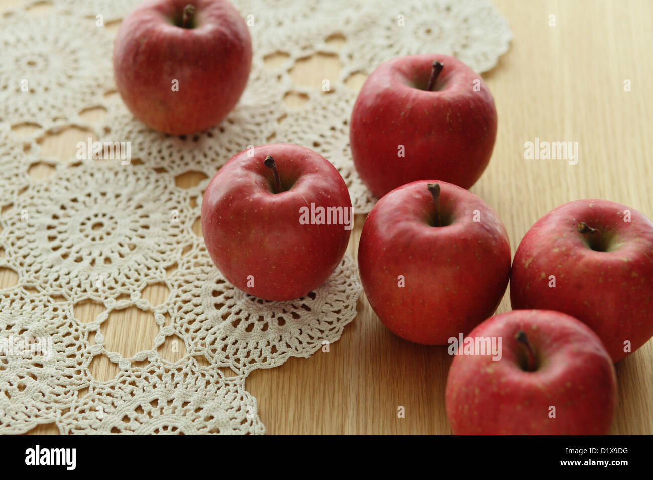 Six fresh apples one apple hi-res stock photography and images - Alamy