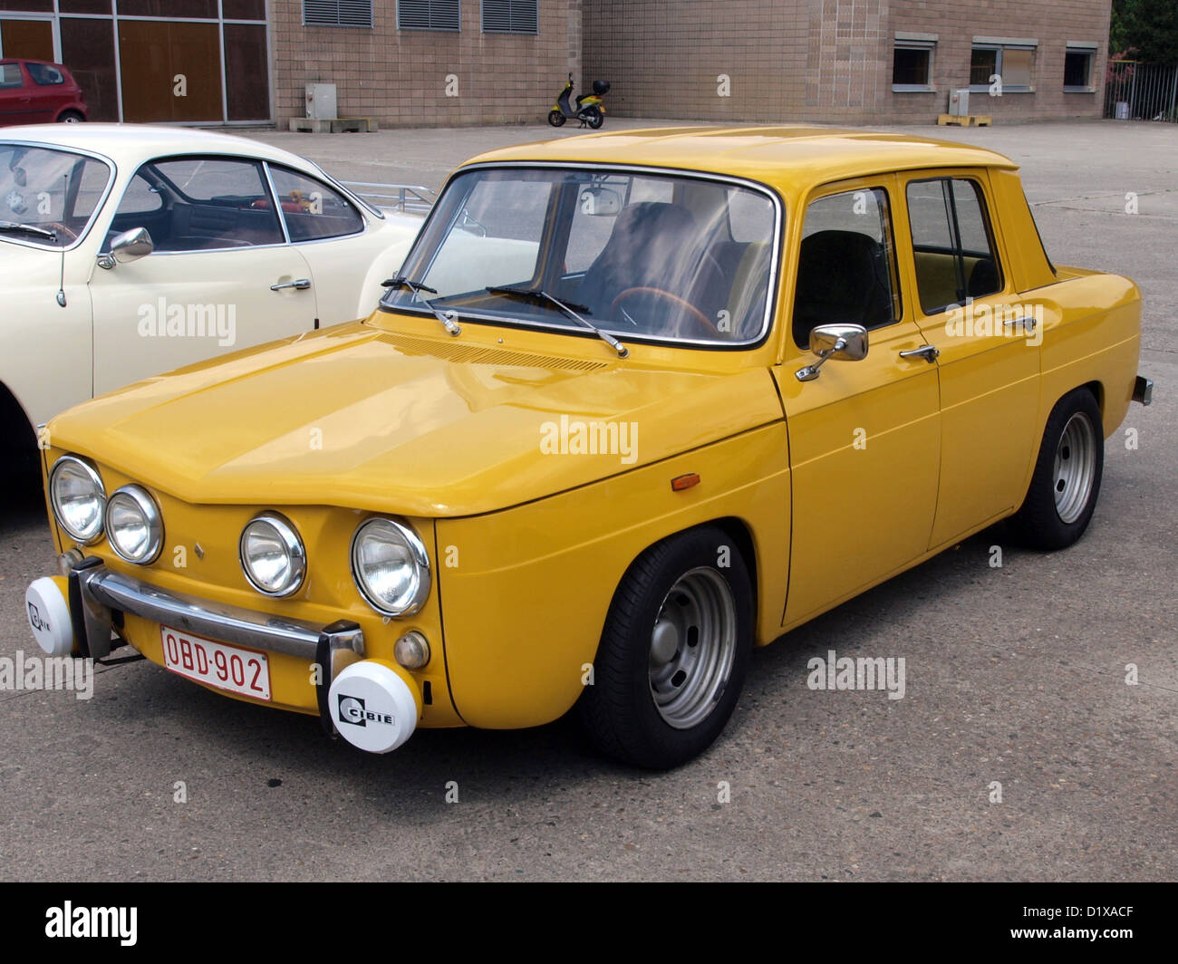 Yellow renault hi-res stock photography and images - Alamy