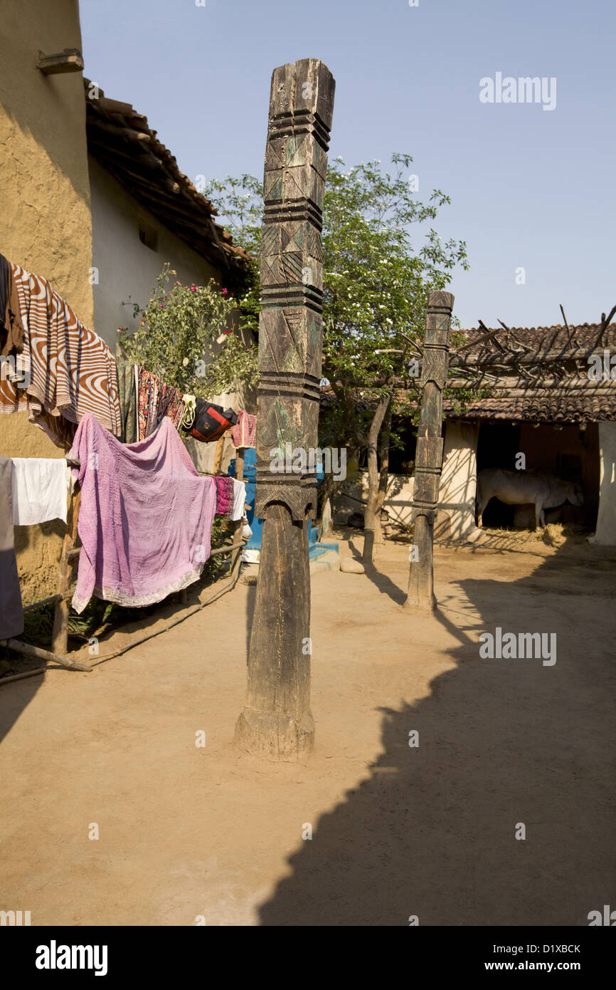 Gond tribe hi-res stock photography and images - Alamy