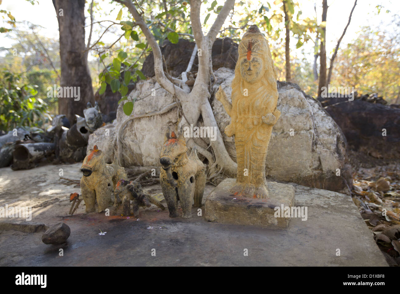 Gond tribe hi-res stock photography and images - Alamy