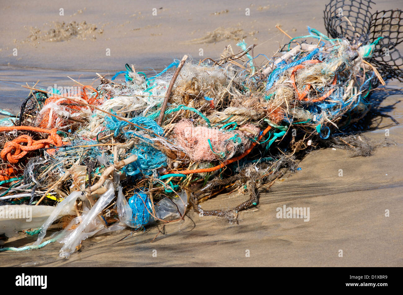 Debris trash pollution flotsam hi-res stock photography and images - Alamy