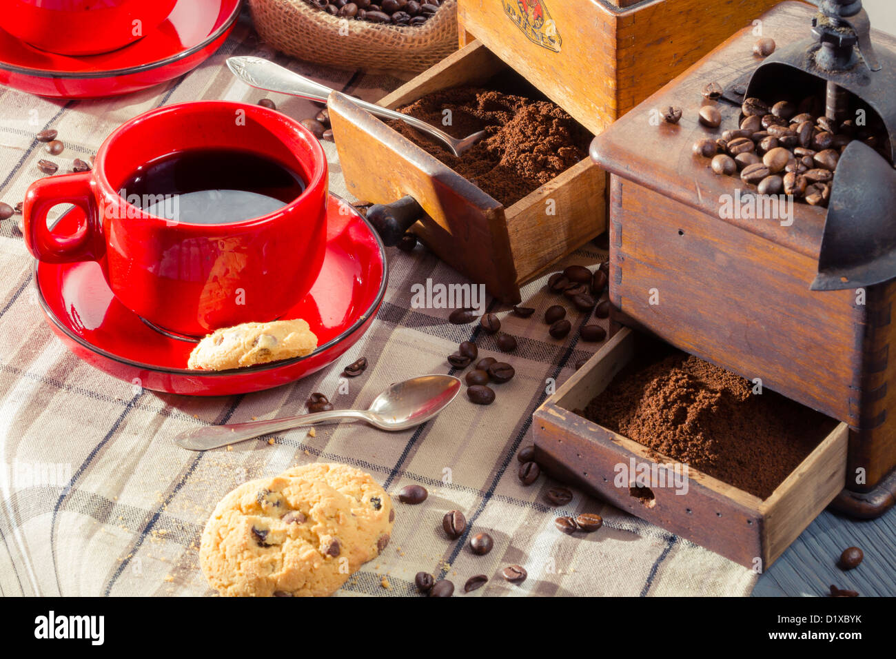 Freshly ground coffee old hi-res stock photography and images - Alamy