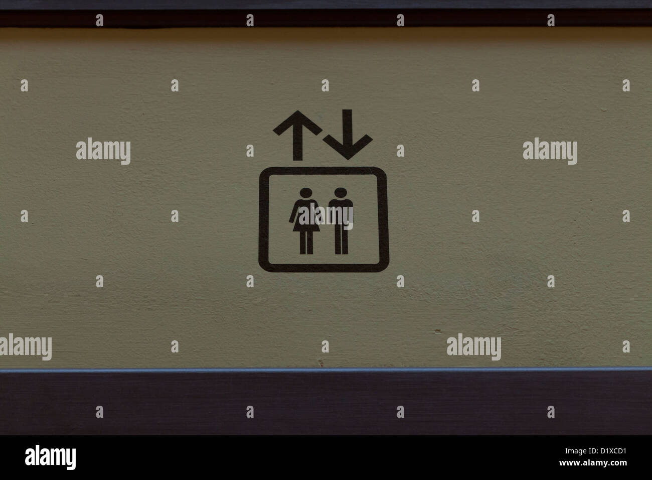 Elevator sign hi-res stock photography and images - Alamy