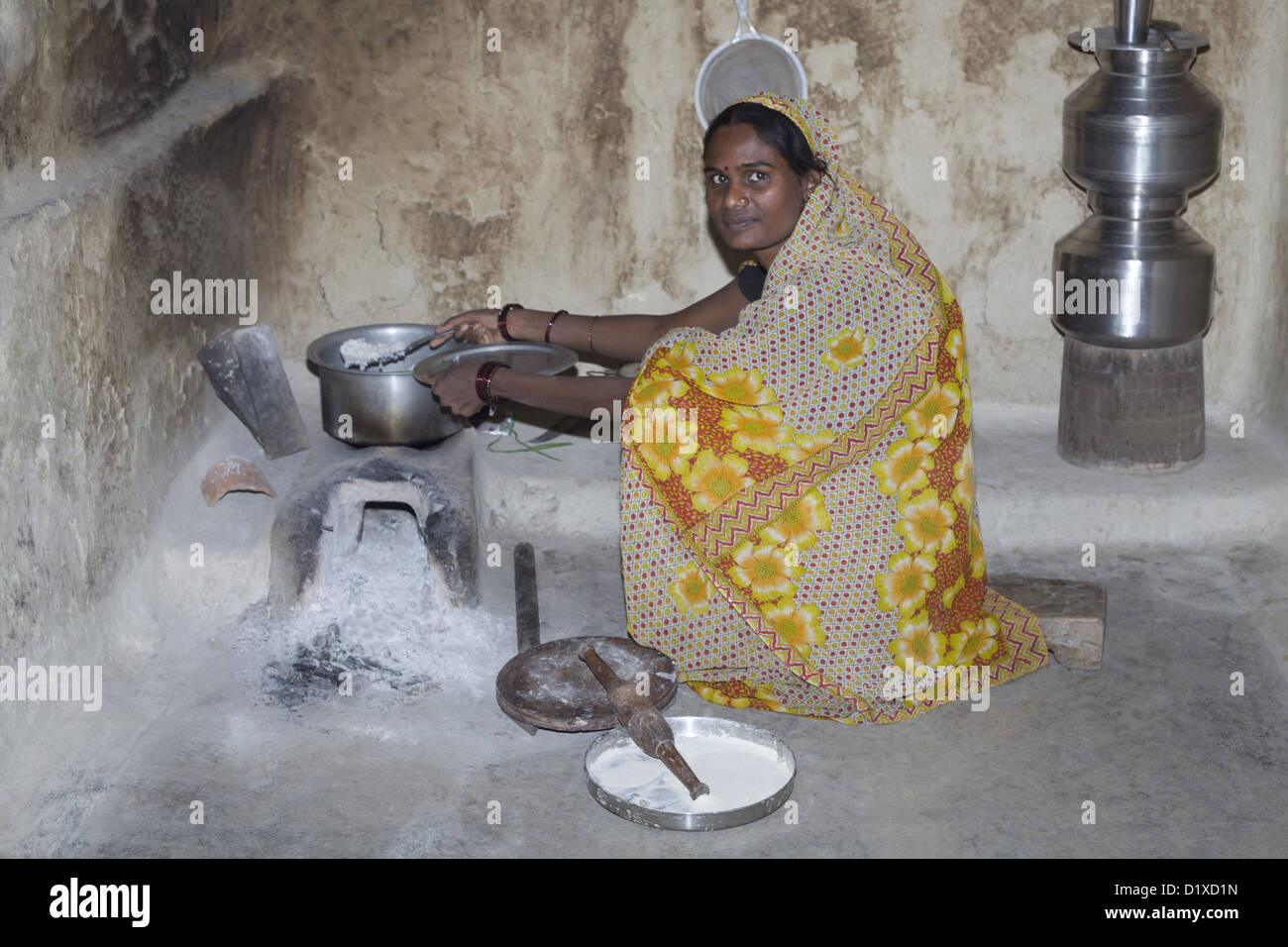 Woman cooking In kitchen, Gond Tribe Gadchiroli, Maharashtra, India ...