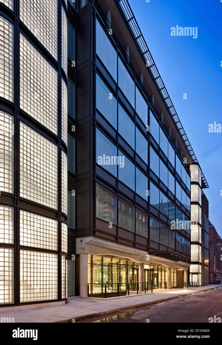 UCH Macmillan Cancer Centre, London, United Kingdom. Architect: Hopkins ...