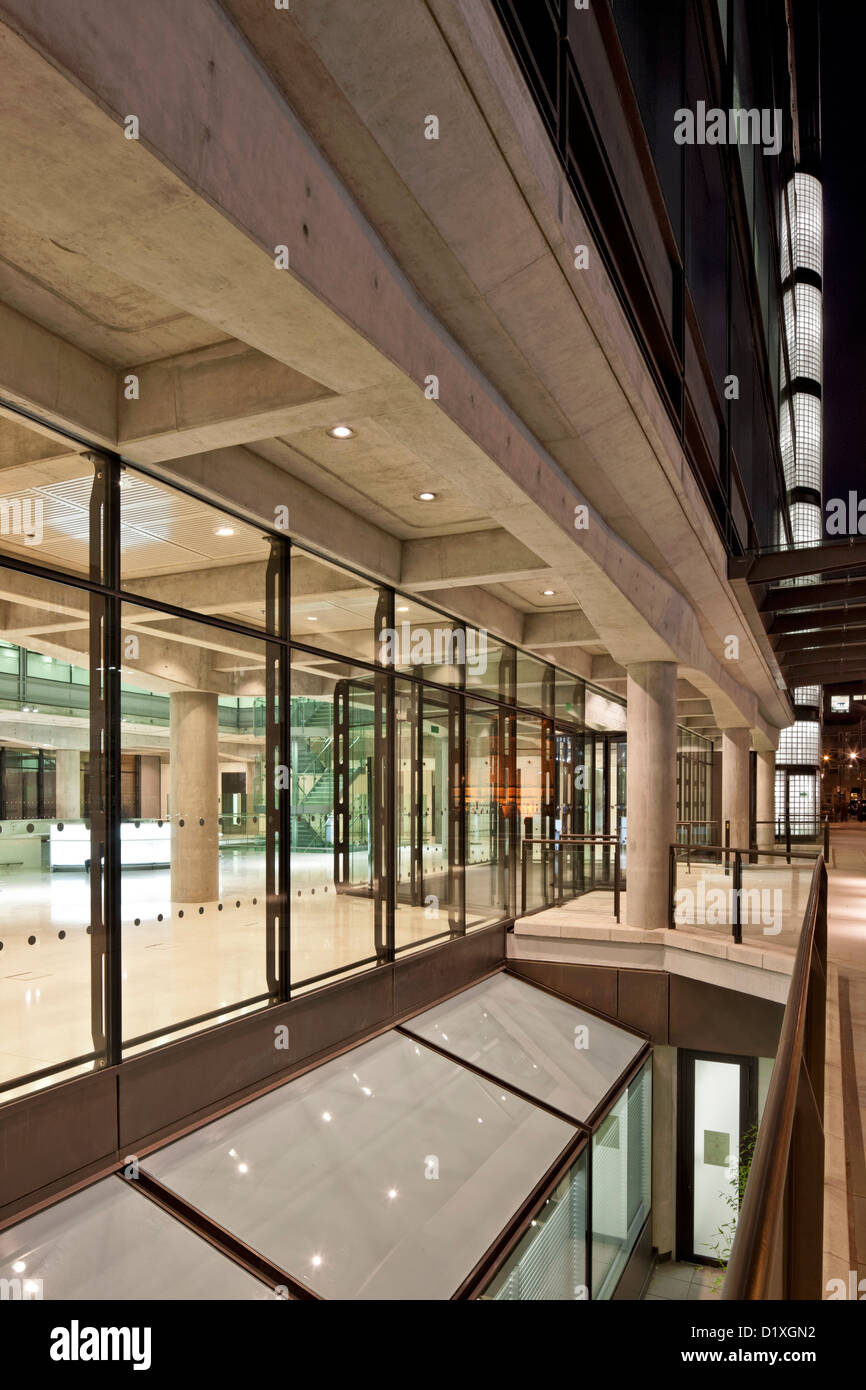 Uch macmillan cancer centre london hi-res stock photography and images ...