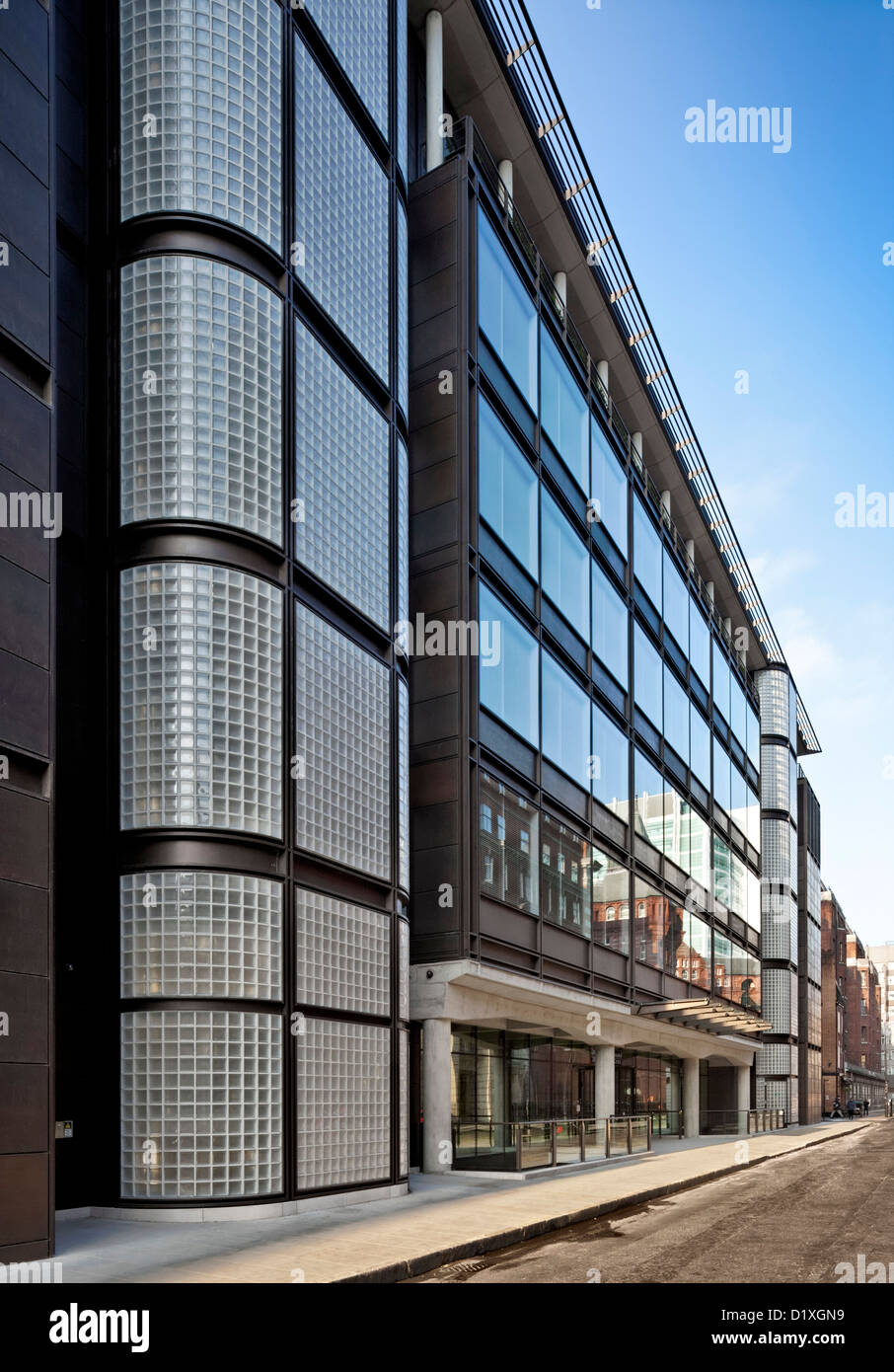 UCH Macmillan Cancer Centre, London, United Kingdom. Architect: Hopkins ...