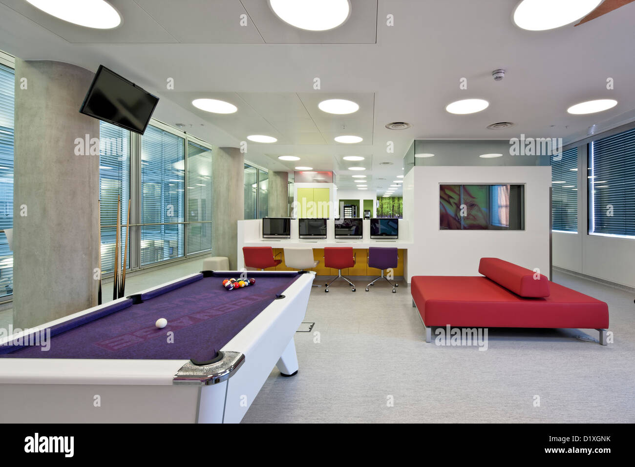 UCH Macmillan Cancer Centre, London, United Kingdom. Architect: Hopkins ...