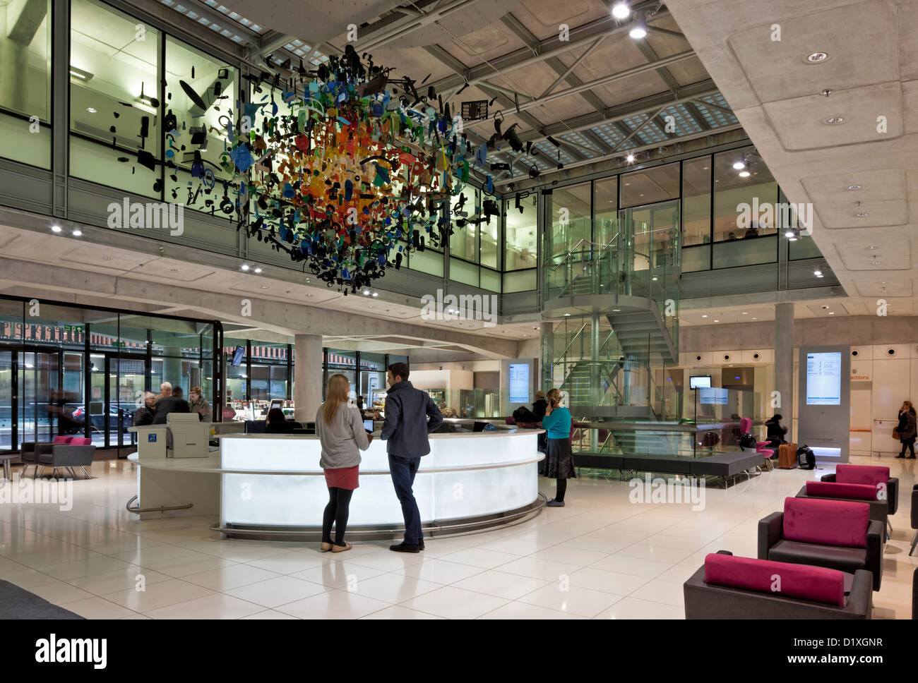 Uch macmillan cancer centre london hi-res stock photography and images ...
