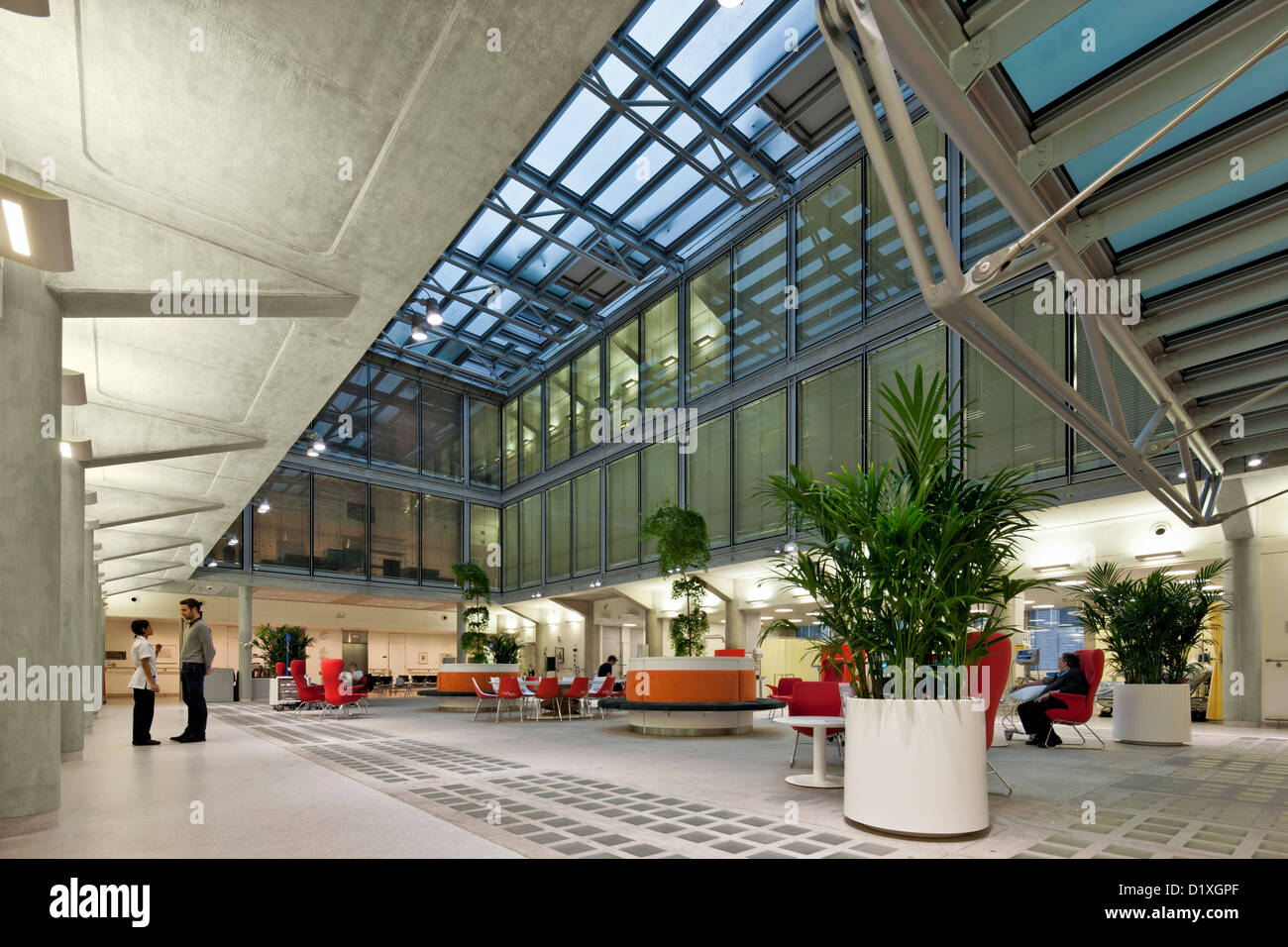 UCH Macmillan Cancer Centre, London, United Kingdom. Architect: Hopkins ...