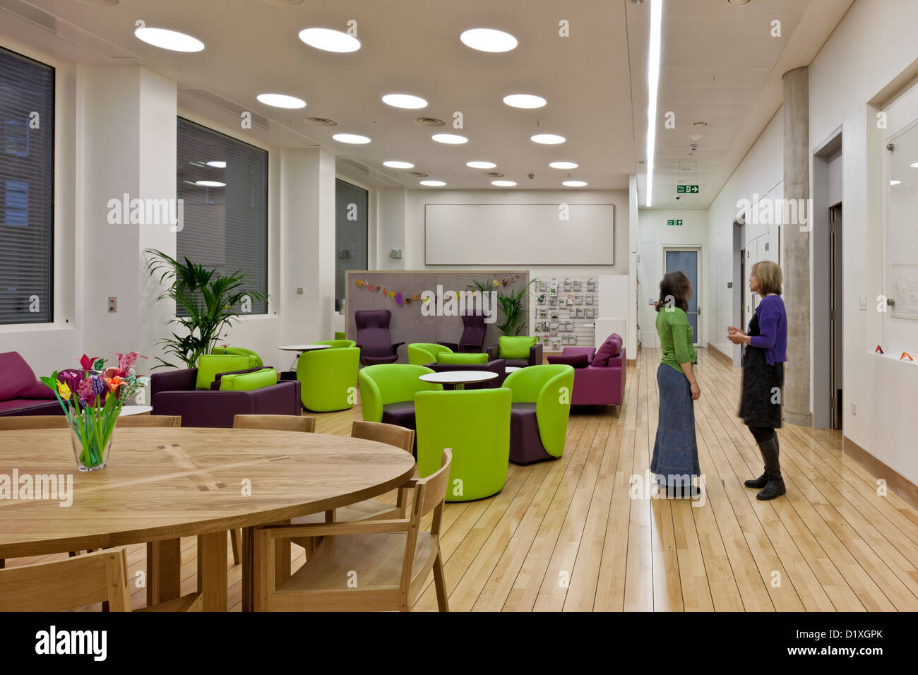 UCH Macmillan Cancer Centre, London, United Kingdom. Architect: Hopkins ...