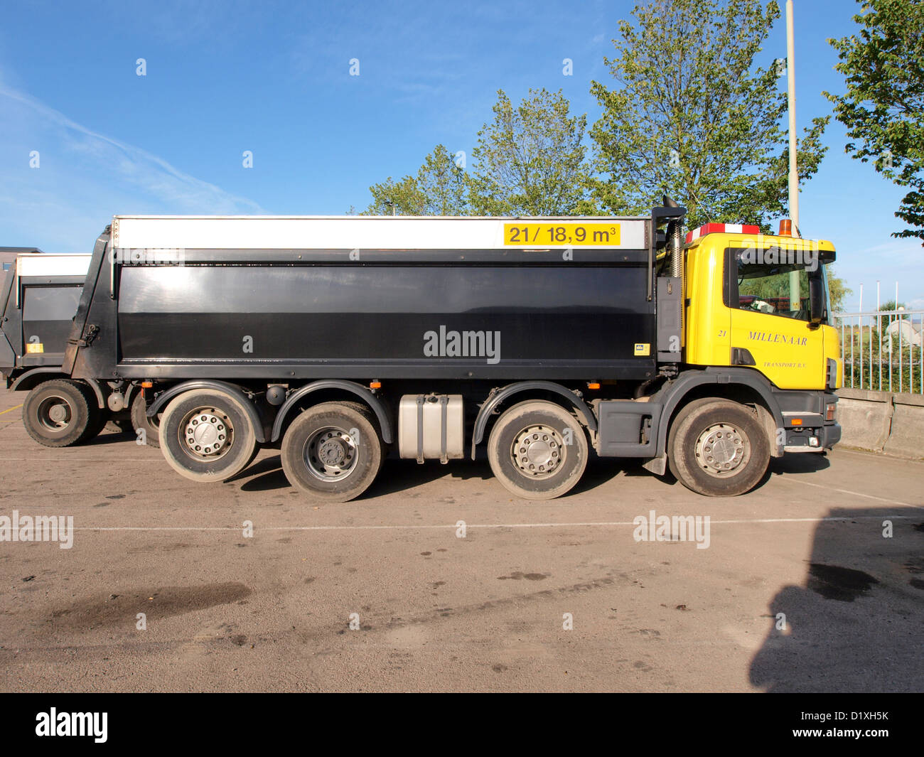 Scania tipper truck hi-res stock photography and images - Alamy
