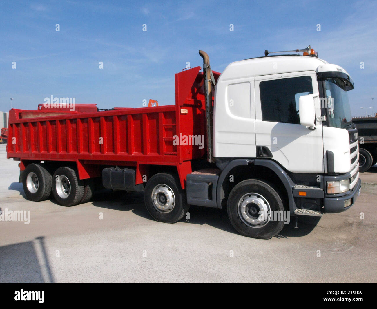 Tipper truck hi-res stock photography and images - Alamy