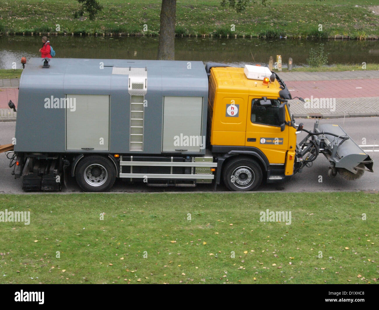 Tar truck hi-res stock photography and images - Alamy
