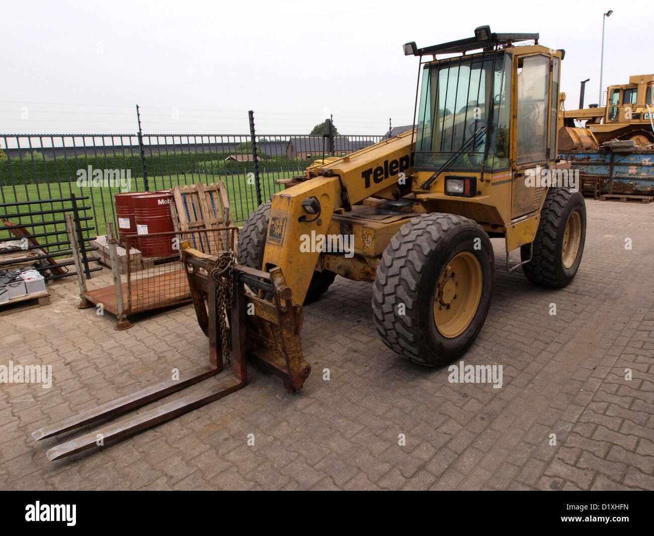 The Sanderson Teleporter 725c is a versatile forklift truck used in ...