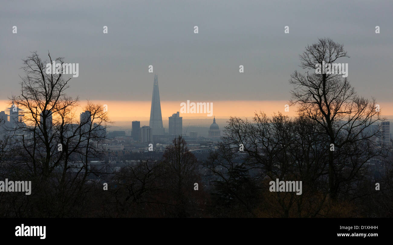 London skyline size comparison hi-res stock photography and images - Alamy